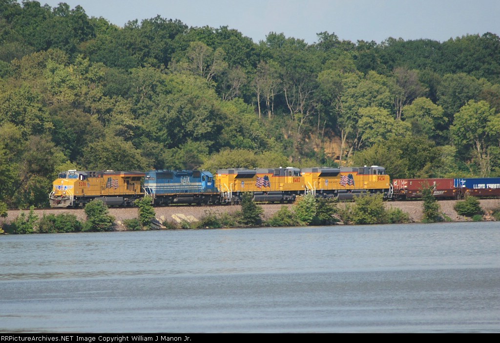 UP 8482 along the Rock River